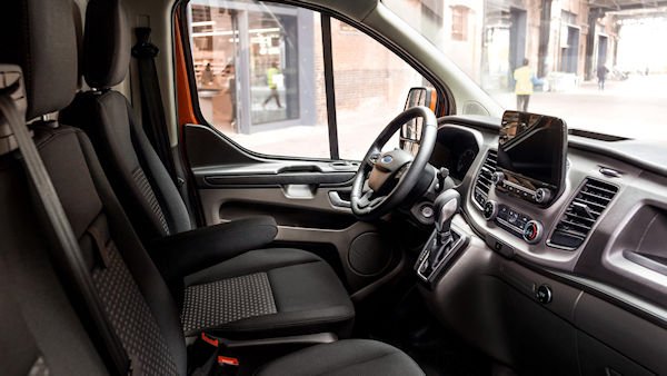Cheap prices on new Ford Transit Custom vans with finance leasing deals